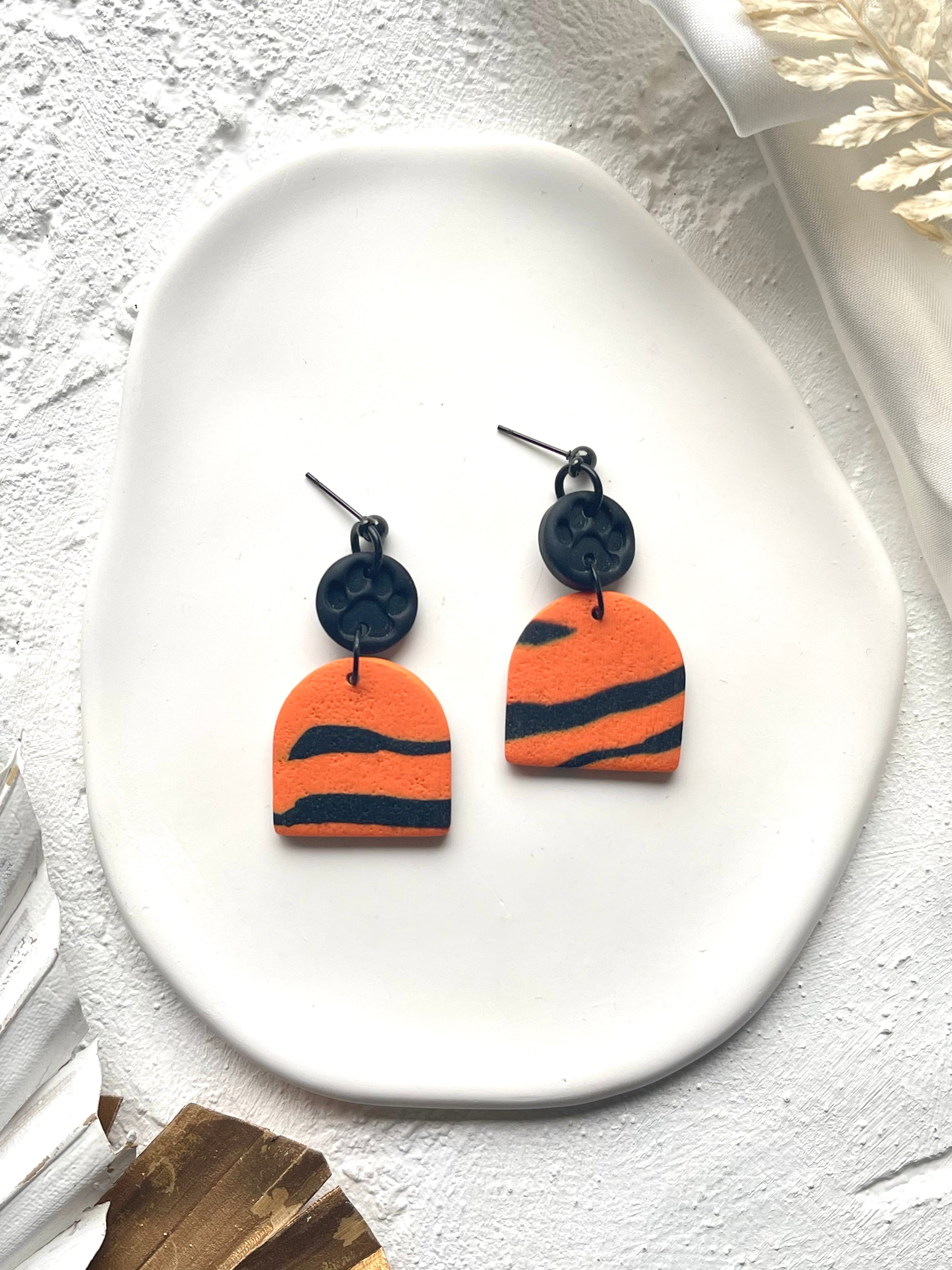 'Tiger' Arch Paw Dangle – Hay Moo co