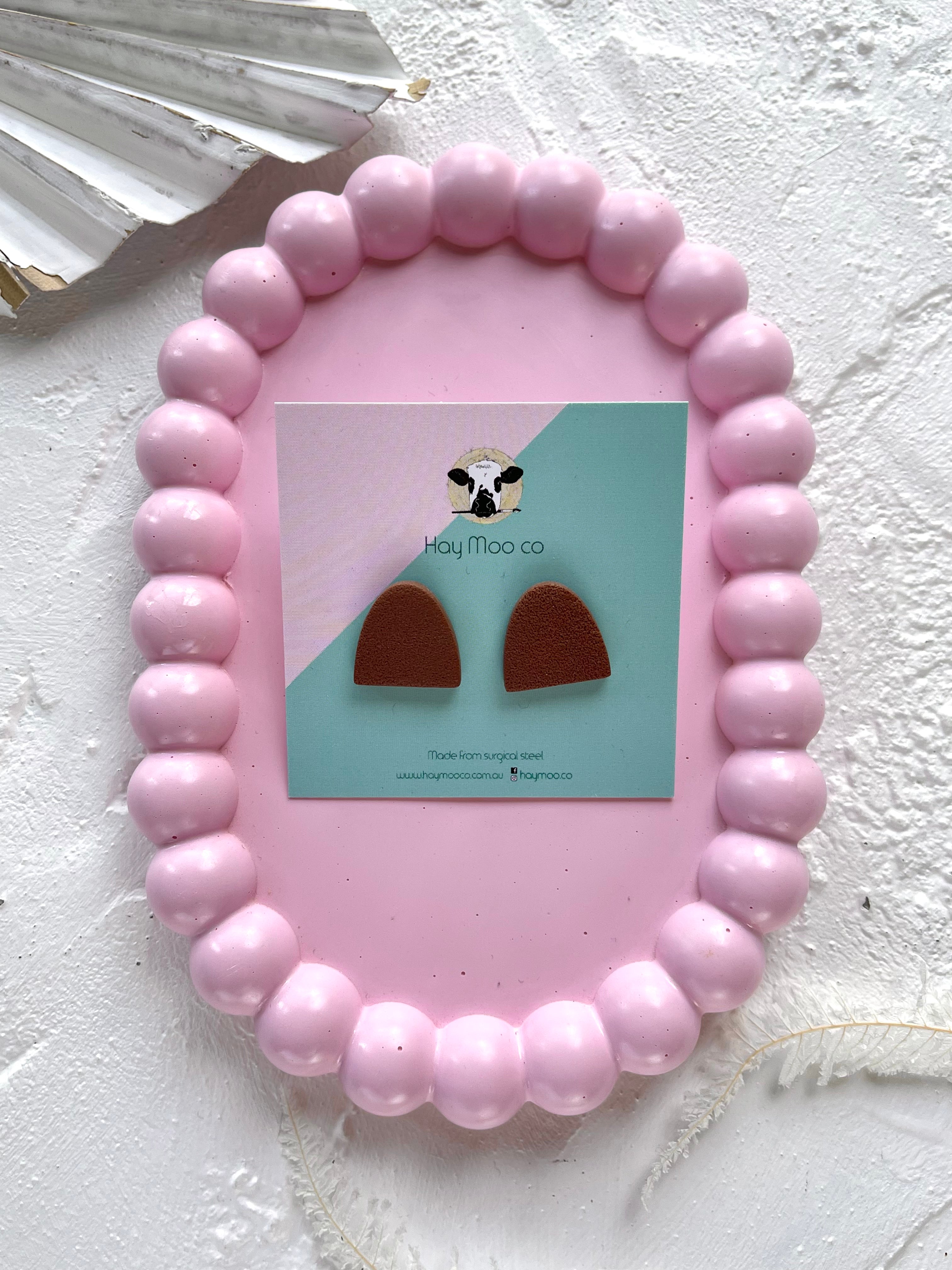 'Brown' Short Arch Stud – Hay Moo co